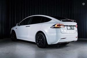 Белый Тесла Модель X 2022 в Вильнюс, объемом двигателя 0.00 л и пробегом 67 тыс. км за 54000 €, фото 7 на AUTOMOTO.COM.LV