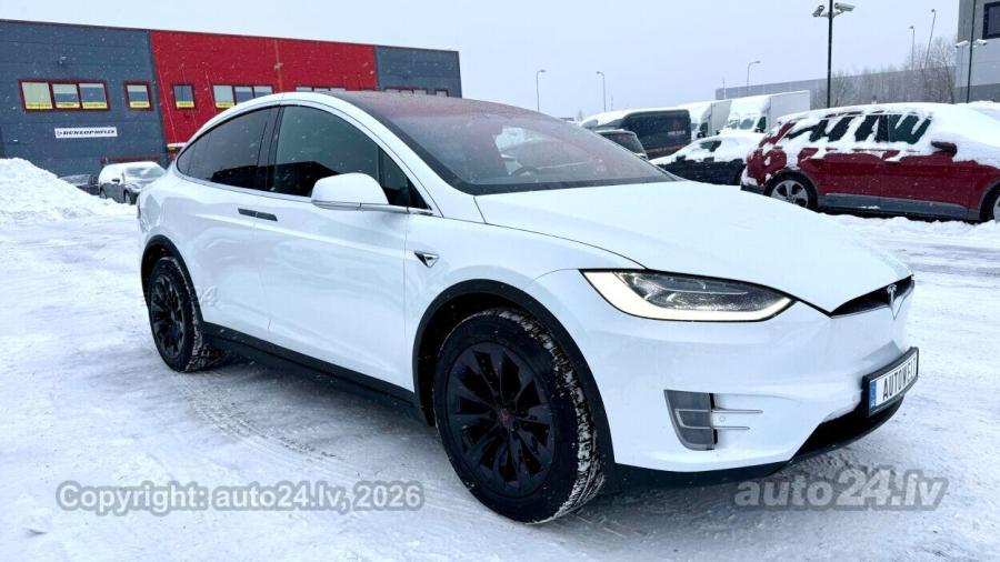 White Tesla Model X 2017 in Tallinn, with an engine capacity of 0.00 L and mileage of 116 thousand km for 36000 €, photo 3 on AUTOMOTO.COM.LV