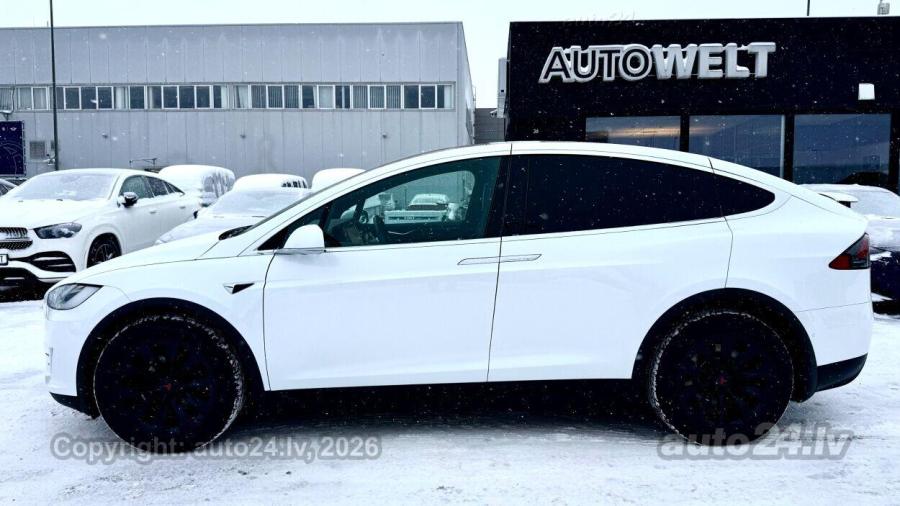 White Tesla Model X 2017 in Tallinn, with an engine capacity of 0.00 L and mileage of 116 thousand km for 36000 €, photo 5 on AUTOMOTO.COM.LV