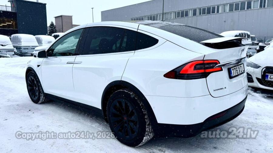 White Tesla Model X 2017 in Tallinn, with an engine capacity of 0.00 L and mileage of 116 thousand km for 36000 €, photo 8 on AUTOMOTO.COM.LV