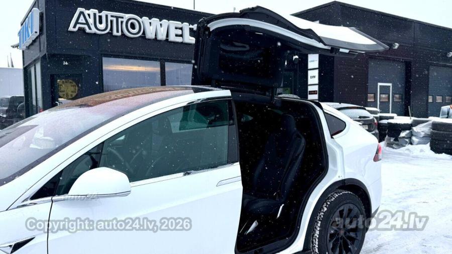 White Tesla Model X 2017 in Tallinn, with an engine capacity of 0.00 L and mileage of 116 thousand km for 36000 €, photo 9 on AUTOMOTO.COM.LV