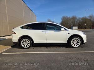 White Tesla Model X 2019 in Tallinn, with an engine capacity of 0.00 L and mileage of 109 thousand km for 34900 €, photo 4 on AUTOMOTO.COM.LV