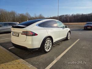 White Tesla Model X 2019 in Tallinn, with an engine capacity of 0.00 L and mileage of 109 thousand km for 34900 €, photo 5 on AUTOMOTO.COM.LV