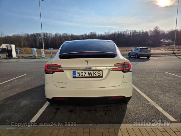 Balts Tesla Model X 2019 Tallina, ar dzinēja tilpumu 0.00 L un nobraukumu 109 tūkst. km par 34900 €, foto 6 vietnē AUTOMOTO.COM.LV