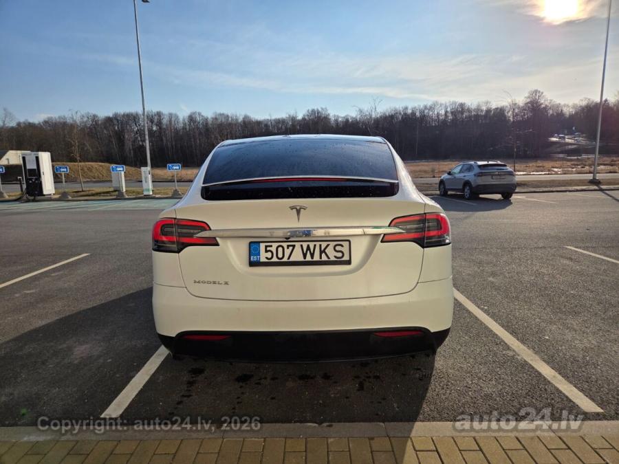 White Tesla Model X 2019 in Tallinn, with an engine capacity of 0.00 L and mileage of 109 thousand km for 34900 €, photo 6 on AUTOMOTO.COM.LV