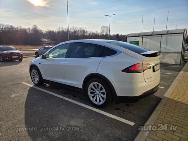 Balts Tesla Model X 2019 Tallina, ar dzinēja tilpumu 0.00 L un nobraukumu 109 tūkst. km par 34900 €, foto 8 vietnē AUTOMOTO.COM.LV