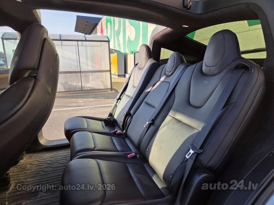 White Tesla Model X 2019 in Tallinn, with an engine capacity of 0.00 L and mileage of 109 thousand km for 34900 €, photo 10 on AUTOMOTO.COM.LV