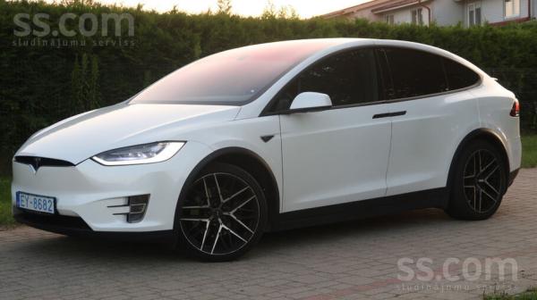 White Tesla Model X 2016 in Riga, with an engine capacity of 0.00 L and mileage of 185 thousand km for 20650 €, photo 1 on AUTOMOTO.COM.LV