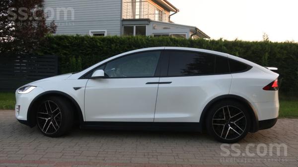 White Tesla Model X 2016 in Riga, with an engine capacity of 0.00 L and mileage of 185 thousand km for 20650 €, photo 2 on AUTOMOTO.COM.LV