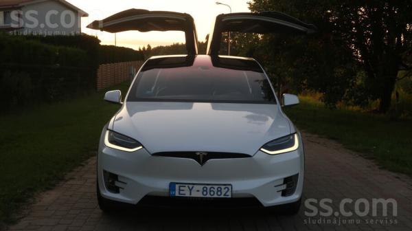 White Tesla Model X 2016 in Riga, with an engine capacity of 0.00 L and mileage of 185 thousand km for 20650 €, photo 9 on AUTOMOTO.COM.LV