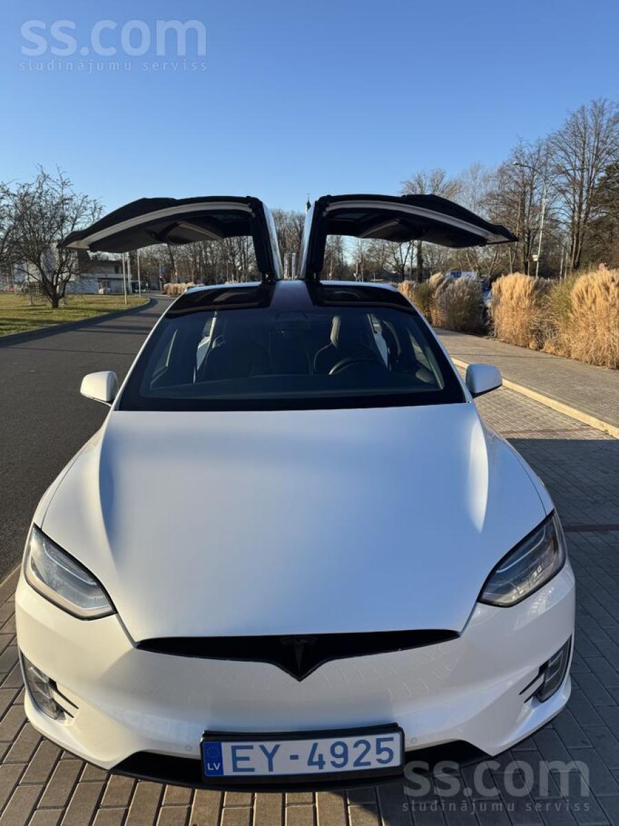 Balts Tesla Model X 2017 Jūrmala, ar dzinēja tilpumu 0.00 L un nobraukumu 158 tūkst. km par 25900 €, foto 1 vietnē AUTOMOTO.COM.LV