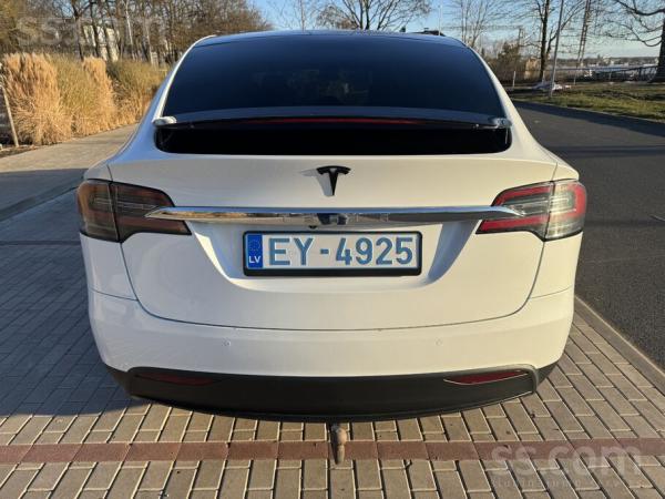 White Tesla Model X 2017 in Jurmala, with an engine capacity of 0.00 L and mileage of 158 thousand km for 25900 €, photo 5 on AUTOMOTO.COM.LV