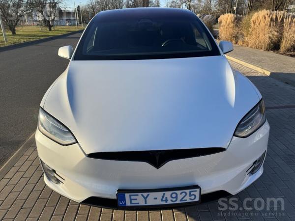 White Tesla Model X 2017 in Jurmala, with an engine capacity of 0.00 L and mileage of 158 thousand km for 25900 €, photo 9 on AUTOMOTO.COM.LV