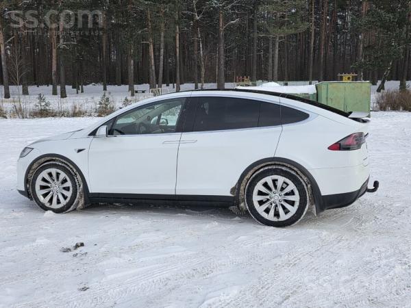 White Tesla Model X 2017 in Riga, with an engine capacity of 0.00 L and mileage of 218 thousand km for 20450 €, photo 7 on AUTOMOTO.COM.LV