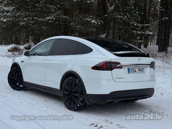 Balts Tesla Model X 2017 Tartu, ar dzinēja tilpumu 0.00 L un nobraukumu 118 tūkst. km par 32990 €, foto 2 vietnē AUTOMOTO.COM.LV