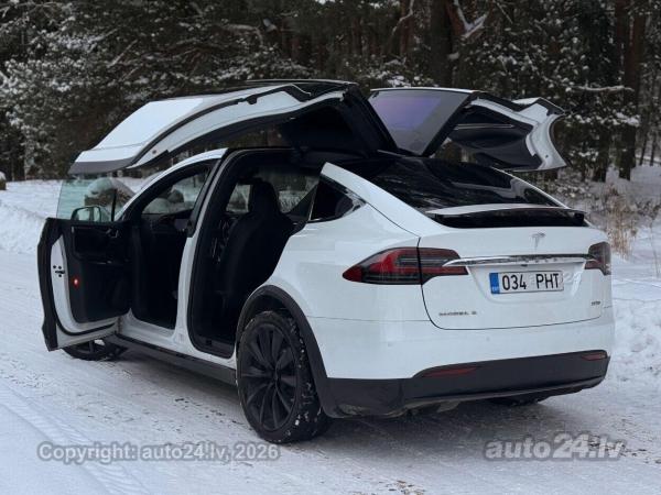 Balts Tesla Model X 2017 Tartu, ar dzinēja tilpumu 0.00 L un nobraukumu 118 tūkst. km par 32990 €, foto 3 vietnē AUTOMOTO.COM.LV