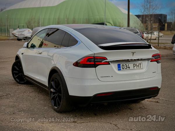 White Tesla Model X 2017 in Tartu, with an engine capacity of 0.00 L and mileage of 118 thousand km for 32490 €, photo 2 on AUTOMOTO.COM.LV