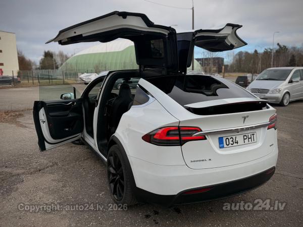 White Tesla Model X 2017 in Tartu, with an engine capacity of 0.00 L and mileage of 118 thousand km for 32490 €, photo 4 on AUTOMOTO.COM.LV