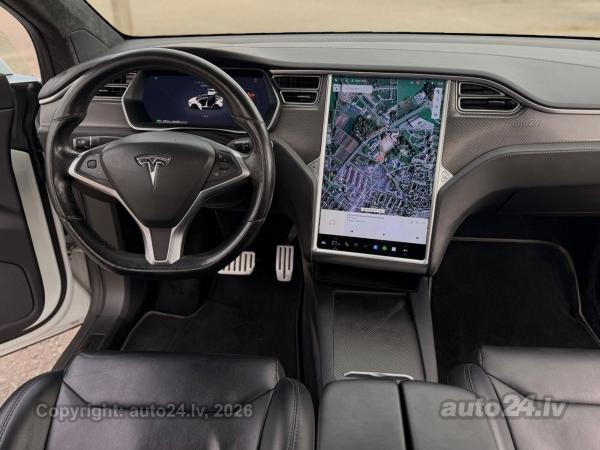 White Tesla Model X 2017 in Tartu, with an engine capacity of 0.00 L and mileage of 118 thousand km for 32490 €, photo 7 on AUTOMOTO.COM.LV