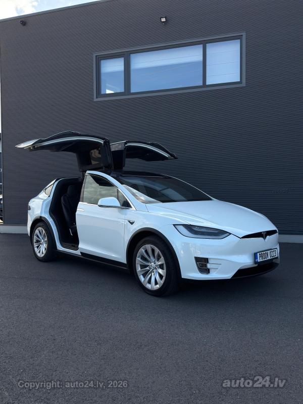 Tesla Model X 2018 Tallina vietnē Balts Tesla Model X 2018 Tallina, ar dzinēja tilpumu 0.00 L un nobraukumu 255 tūkst. km par 24990 €, foto 1 vietnē AUTOMOTO.COM.LV