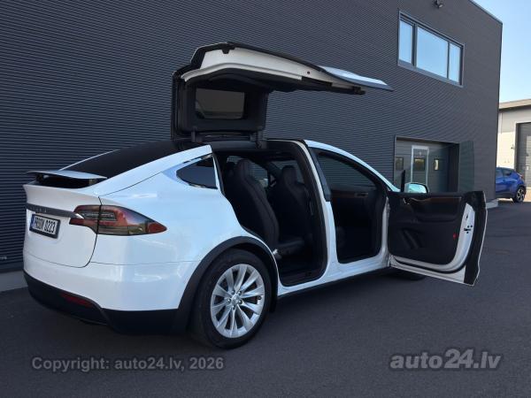 Tesla Model X 2018 Tallina vietnē Balts Tesla Model X 2018 Tallina, ar dzinēja tilpumu 0.00 L un nobraukumu 255 tūkst. km par 24990 €, foto 9 vietnē AUTOMOTO.COM.LV