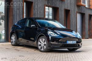 Black Tesla Model Y 2022 in Riga, with an engine capacity of 0.00 L and mileage of 41 thousand km for 38990 €, photo 5 on AUTOMOTO.COM.LV