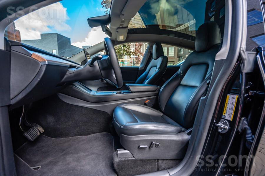 Black Tesla Model Y 2022 in Riga, with an engine capacity of 0.00 L and mileage of 41 thousand km for 38990 €, photo 17 on AUTOMOTO.COM.LV