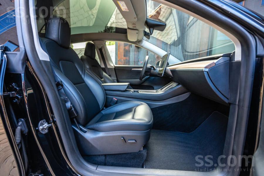 Black Tesla Model Y 2022 in Riga, with an engine capacity of 0.00 L and mileage of 41 thousand km for 38990 €, photo 32 on AUTOMOTO.COM.LV