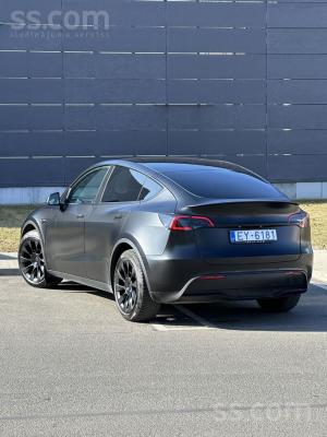 Black Tesla Model Y 2021 in Riga, with an engine capacity of 0.00 L and mileage of 88 thousand km for 30400 €, photo 3 on AUTOMOTO.COM.LV