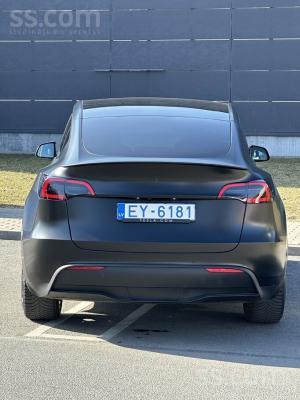 Black Tesla Model Y 2021 in Riga, with an engine capacity of 0.00 L and mileage of 88 thousand km for 30400 €, photo 4 on AUTOMOTO.COM.LV