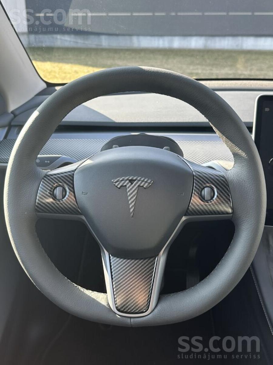 Black Tesla Model Y 2021 in Riga, with an engine capacity of 0.00 L and mileage of 88 thousand km for 30400 €, photo 8 on AUTOMOTO.COM.LV