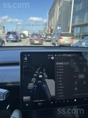 Black Tesla Model Y 2021 in Riga, with an engine capacity of 0.00 L and mileage of 88 thousand km for 30400 €, photo 16 on AUTOMOTO.COM.LV