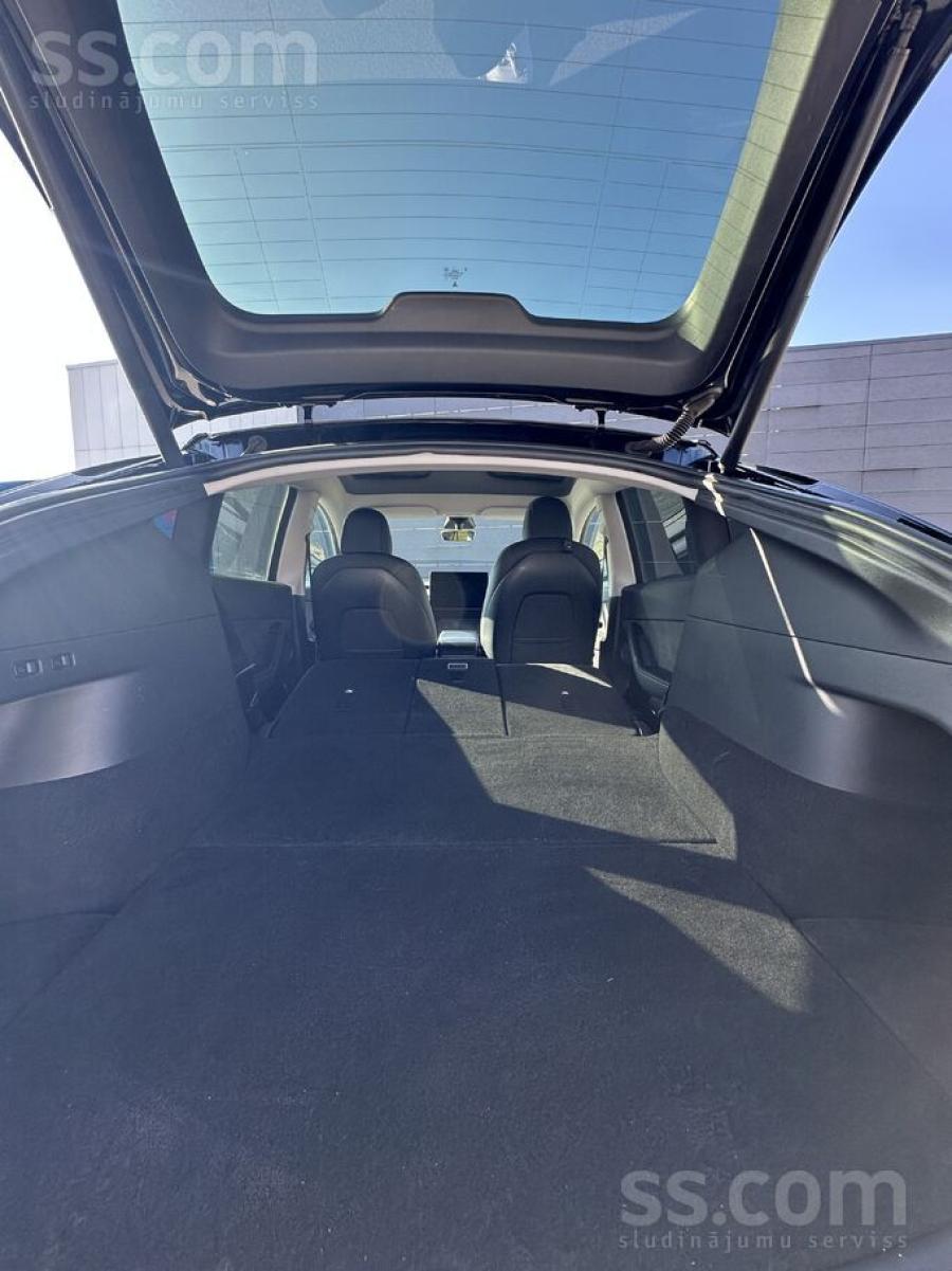 Black Tesla Model Y 2021 in Riga, with an engine capacity of 0.00 L and mileage of 88 thousand km for 30400 €, photo 19 on AUTOMOTO.COM.LV