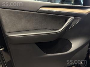 Melns Tesla Model Y 2021 Rīga, ar dzinēja tilpumu 0.00 L un nobraukumu 90 tūkst. km par 31990 €, foto 12 vietnē AUTOMOTO.COM.LV