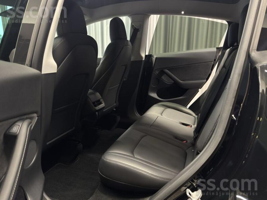 Melns Tesla Model Y 2021 Rīga, ar dzinēja tilpumu 0.00 L un nobraukumu 90 tūkst. km par 31990 €, foto 25 vietnē AUTOMOTO.COM.LV