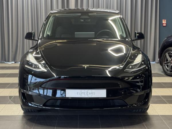 Melns Tesla Model Y 2021 Rīga, ar dzinēja tilpumu 0.00 L un nobraukumu 90 tūkst. km par 31990 €, foto 1 vietnē AUTOMOTO.COM.LV