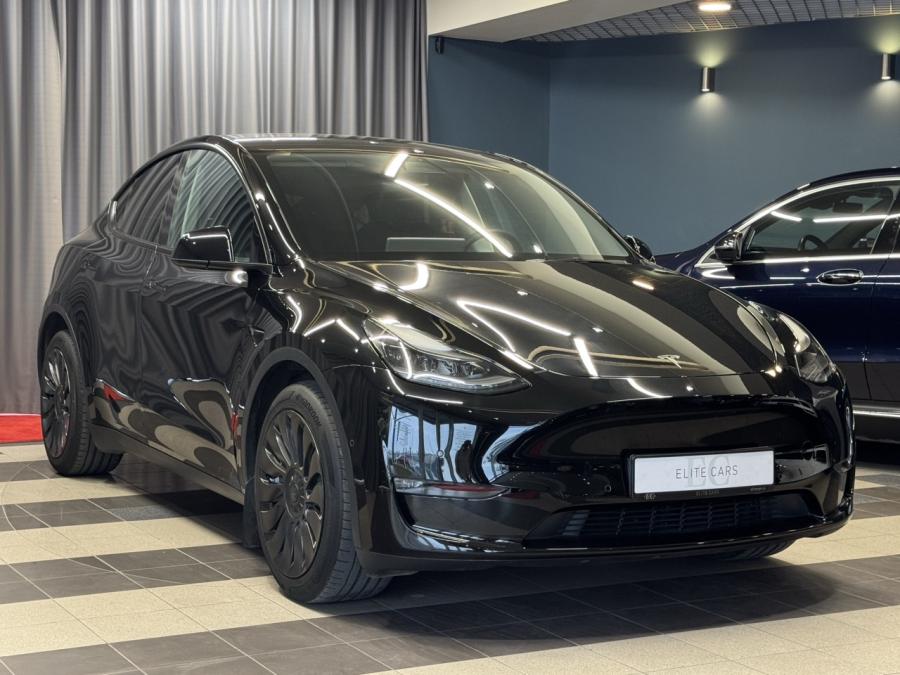 Black Tesla Model Y 2021 in Riga, with an engine capacity of 0.00 L and mileage of 90 thousand km for 31990 €, photo 3 on AUTOMOTO.COM.LV