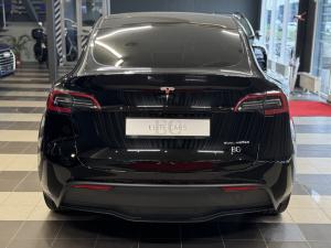 Black Tesla Model Y 2021 in Riga, with an engine capacity of 0.00 L and mileage of 90 thousand km for 31990 €, photo 5 on AUTOMOTO.COM.LV