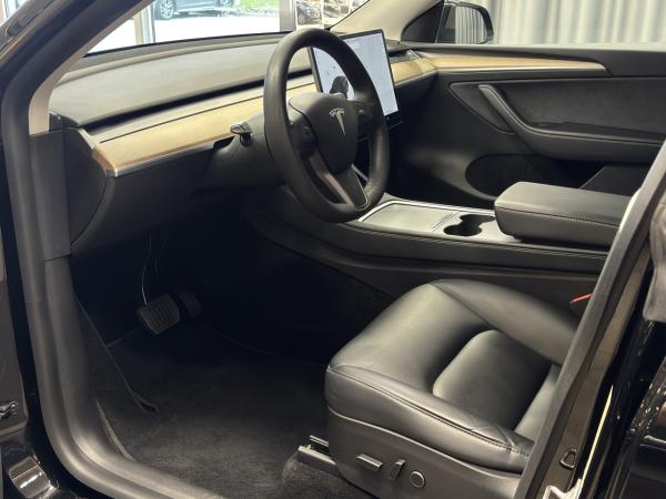 Melns Tesla Model Y 2021 Rīga, ar dzinēja tilpumu 0.00 L un nobraukumu 90 tūkst. km par 31990 €, foto 8 vietnē AUTOMOTO.COM.LV
