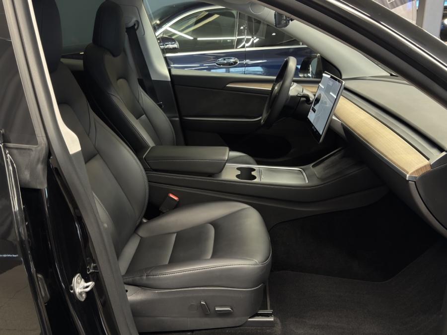 Black Tesla Model Y 2021 in Riga, with an engine capacity of 0.00 L and mileage of 90 thousand km for 31990 €, photo 13 on AUTOMOTO.COM.LV