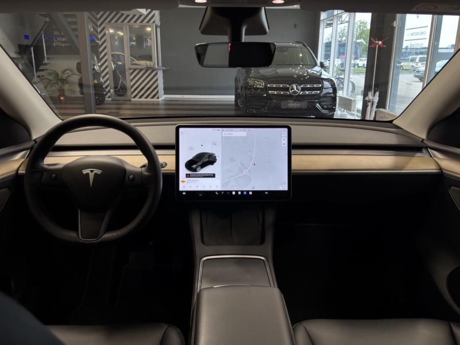 Black Tesla Model Y 2021 in Riga, with an engine capacity of 0.00 L and mileage of 90 thousand km for 31990 €, photo 14 on AUTOMOTO.COM.LV