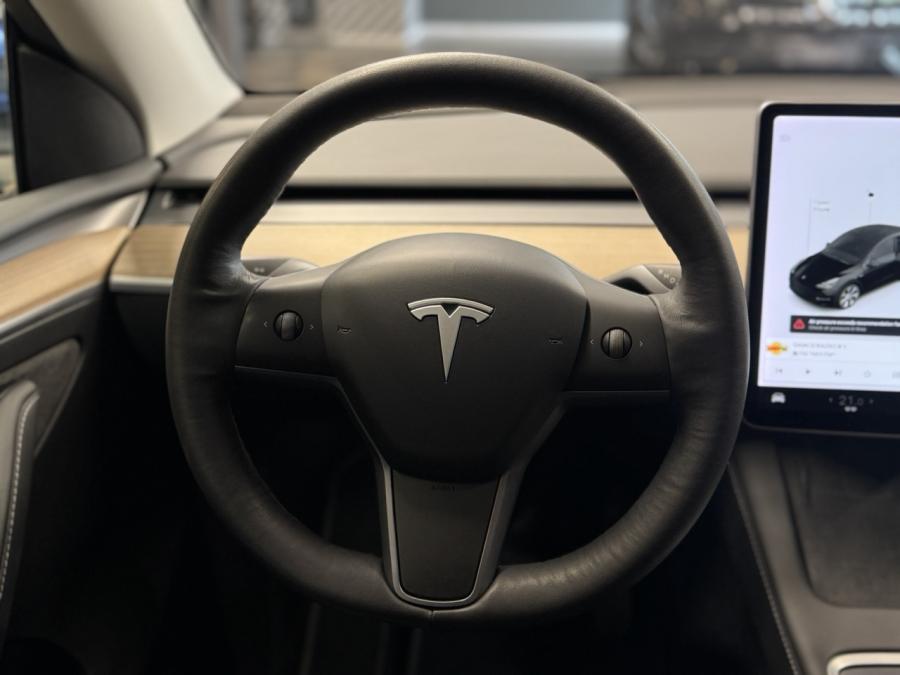 Black Tesla Model Y 2021 in Riga, with an engine capacity of 0.00 L and mileage of 90 thousand km for 31990 €, photo 15 on AUTOMOTO.COM.LV