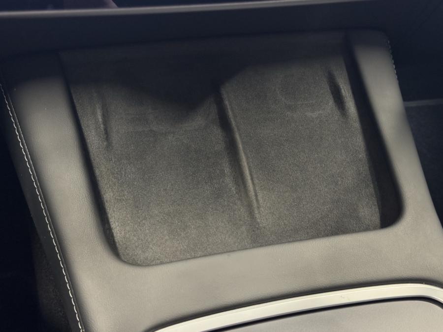Black Tesla Model Y 2021 in Riga, with an engine capacity of 0.00 L and mileage of 90 thousand km for 31990 €, photo 21 on AUTOMOTO.COM.LV