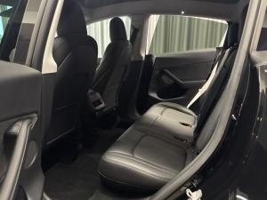 Black Tesla Model Y 2021 in Riga, with an engine capacity of 0.00 L and mileage of 90 thousand km for 31990 €, photo 24 on AUTOMOTO.COM.LV