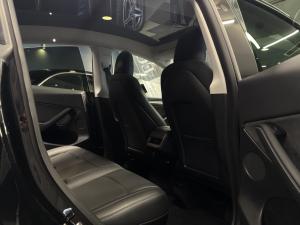 Black Tesla Model Y 2021 in Riga, with an engine capacity of 0.00 L and mileage of 90 thousand km for 31990 €, photo 25 on AUTOMOTO.COM.LV