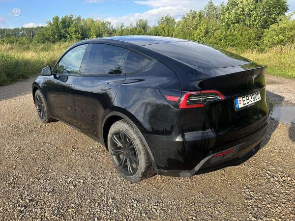Black Tesla Model Y 2021 in Klaipeda, with an engine capacity of 0.00 L and mileage of 101 thousand km for 21999 €, photo 4 on AUTOMOTO.COM.LV