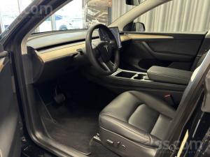 Black Tesla Model Y 2021 in Riga, with an engine capacity of 0.00 L and mileage of 106 thousand km for 32990 €, photo 9 on AUTOMOTO.COM.LV