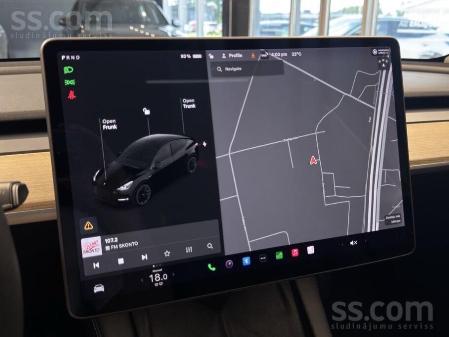 Black Tesla Model Y 2021 in Riga, with an engine capacity of 0.00 L and mileage of 106 thousand km for 32990 €, photo 16 on AUTOMOTO.COM.LV