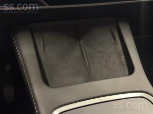 Black Tesla Model Y 2021 in Riga, with an engine capacity of 0.00 L and mileage of 106 thousand km for 32990 €, photo 18 on AUTOMOTO.COM.LV