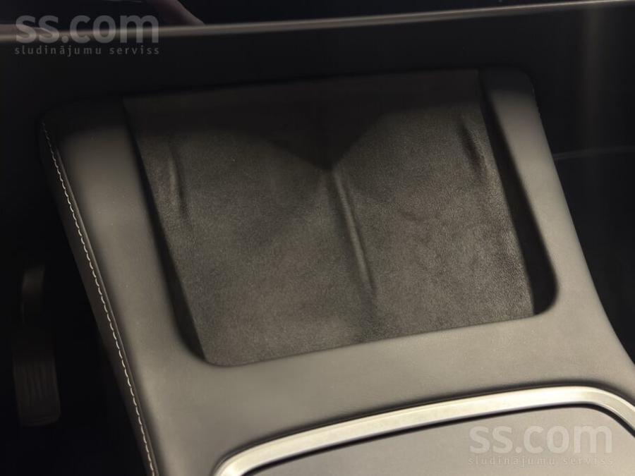 Black Tesla Model Y 2021 in Riga, with an engine capacity of 0.00 L and mileage of 106 thousand km for 32990 €, photo 18 on AUTOMOTO.COM.LV